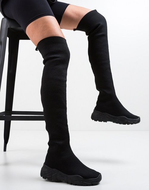 Ce modele de cizme lungi peste genunchi sunt la moda anul acesta?