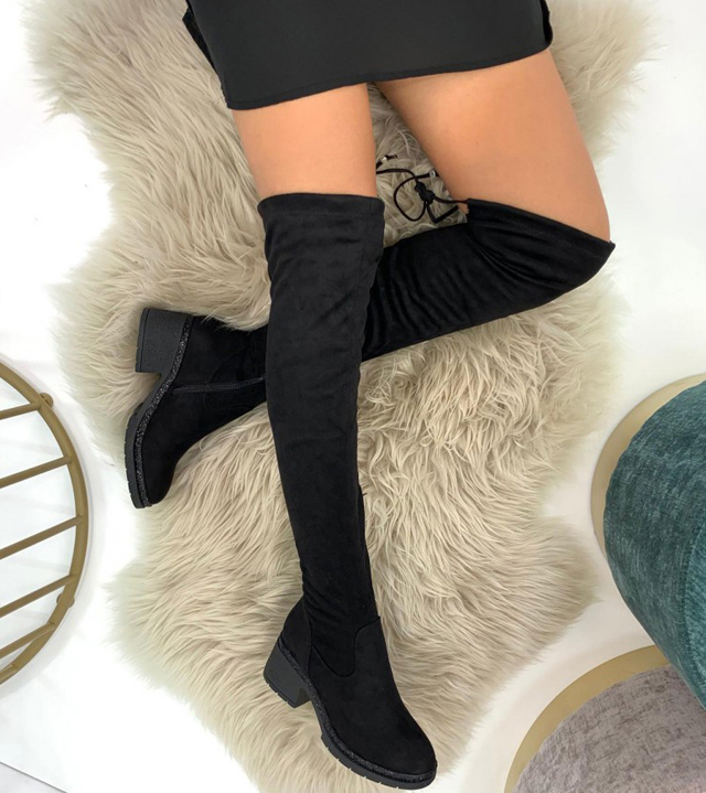 Ce modele de cizme lungi peste genunchi sunt la moda anul acesta?