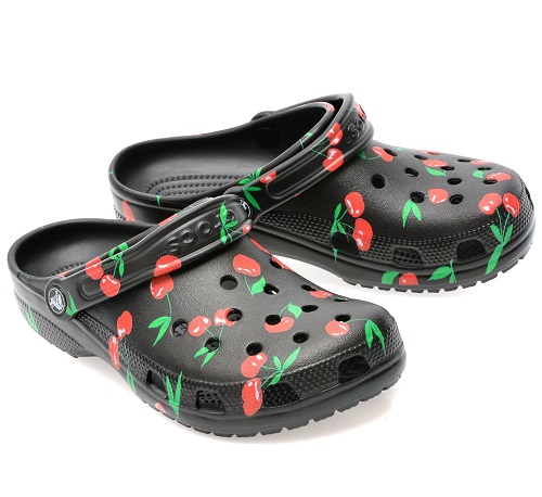 Saboti Crocs la moda, de unde cumparam online modele cu Jibbitz?
